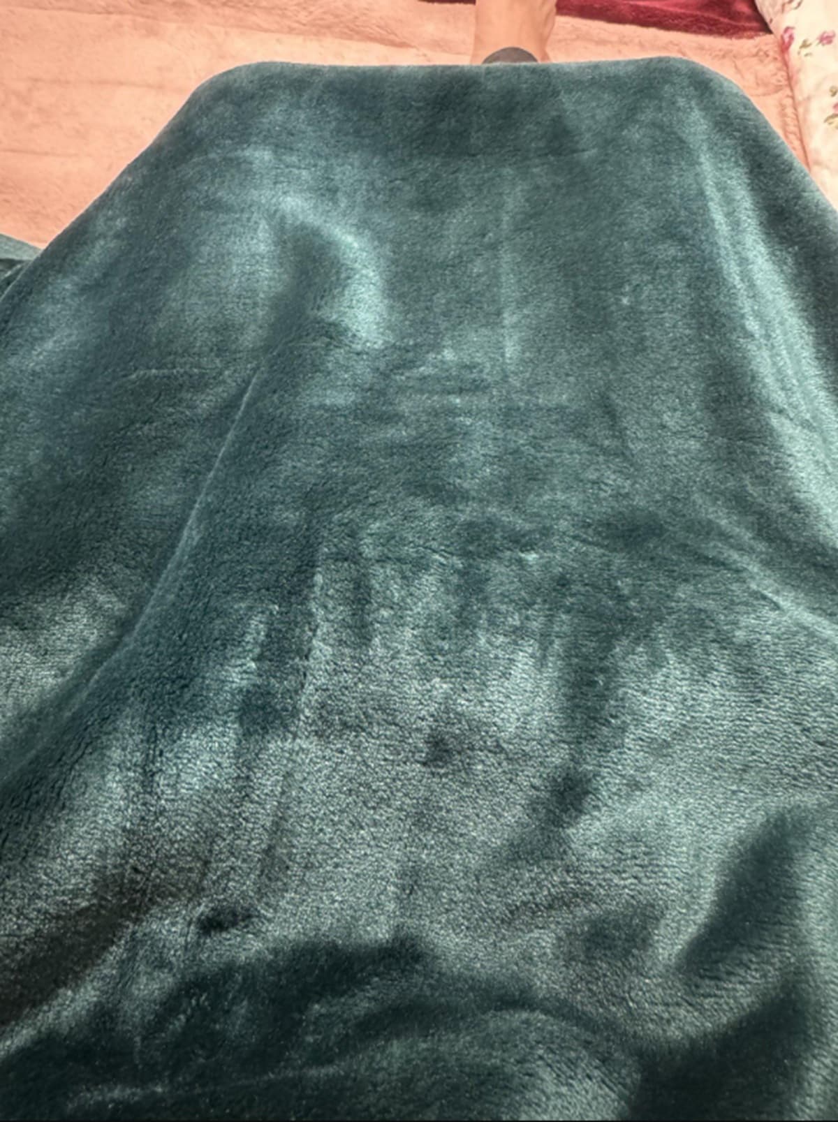 【ユニクロ】軽くて暖かくて最高すぎる！「ユニクロヒートテック毛布」暖房代節約にも大活躍（30代男性） | イチオシ | ichioshi