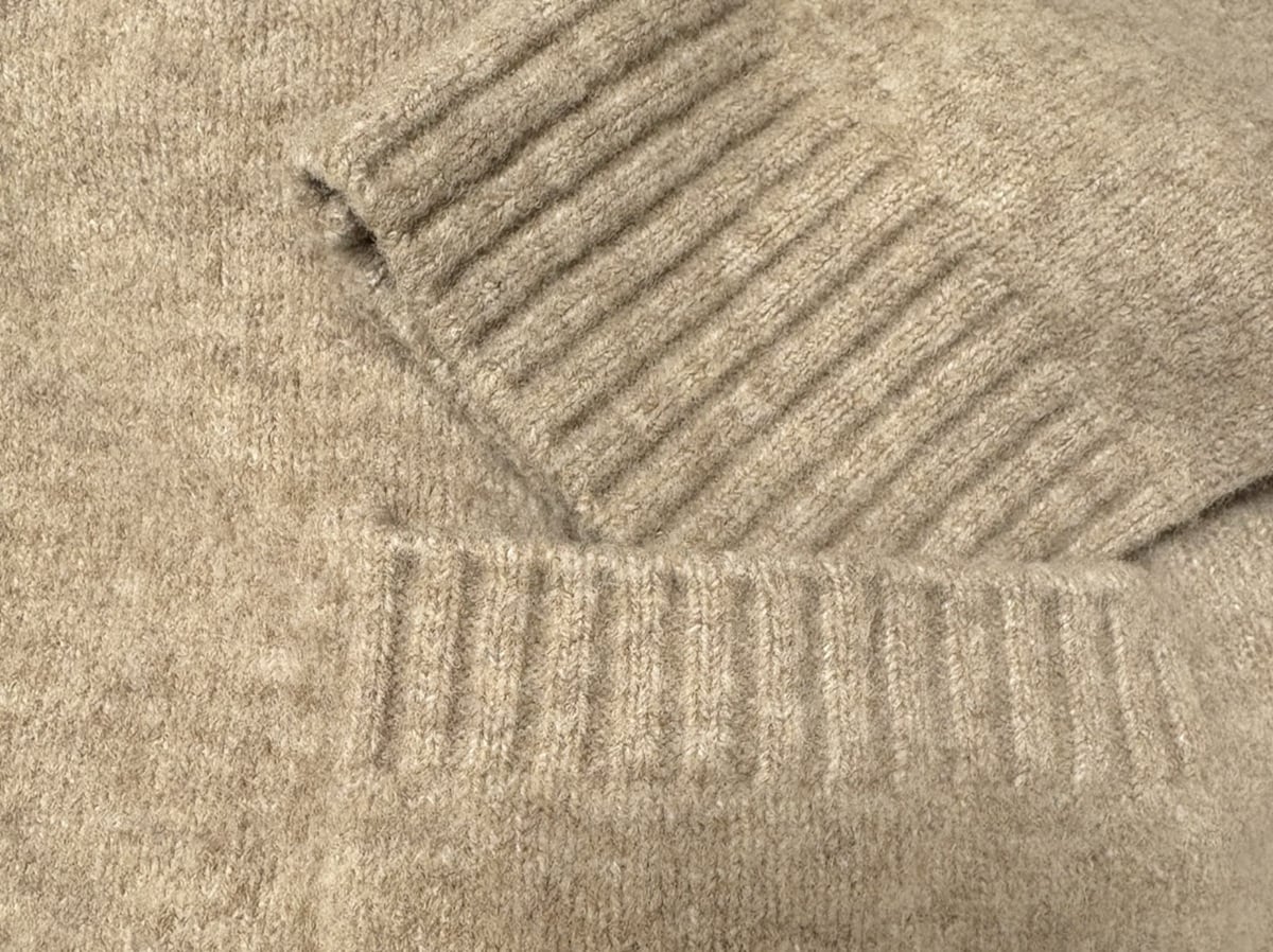 【ユニクロ】今っぽシルエットがかわいすぎ！「スフレヤーンショートカーディガン」軽くて扱いやすさも （40代女性） | イチオシ | ichioshi