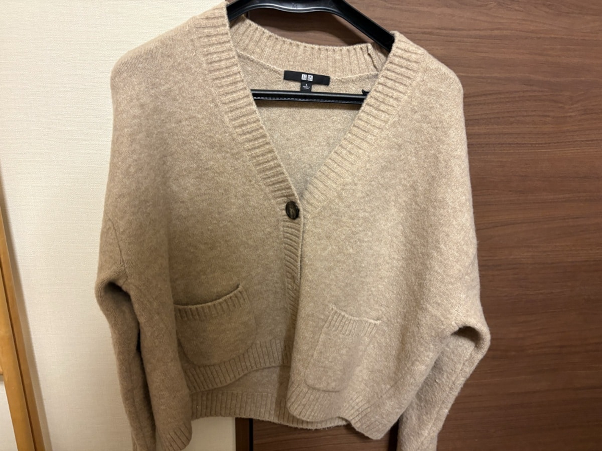 【ユニクロ】今っぽシルエットがかわいすぎ！「スフレヤーンショートカーディガン」軽くて扱いやすさも （40代女性） | イチオシ | ichioshi