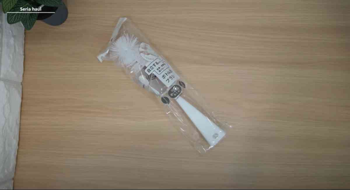 【セリア110円】これで水筒洗いもサクッと完了！「自立ボトル洗いブラシ」で狭い口も簡単キレイ | イチオシ | ichioshi